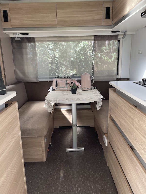 Fully Self Contained Caravan On Rural 1.5 Acre Property. - New South Wales