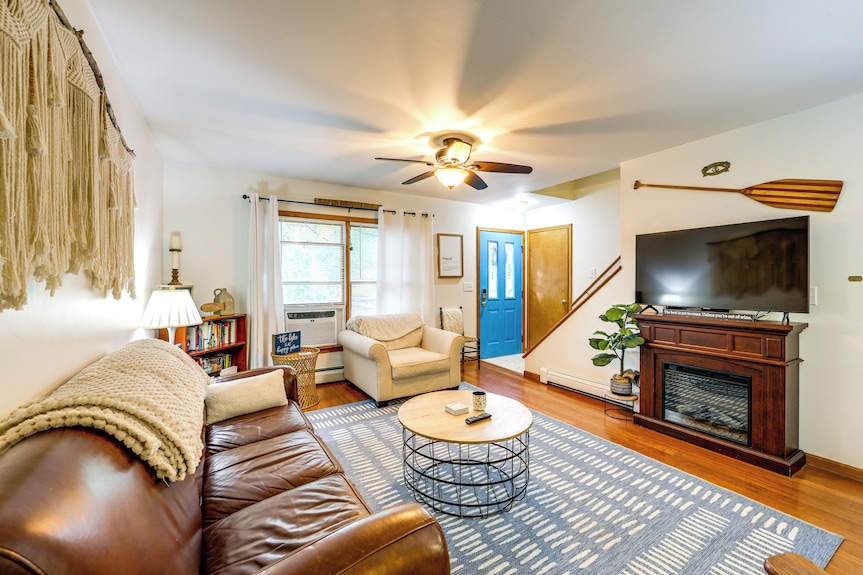 Walk To Owasco Lake: Auburn Home W/ Hot Tub - Cayuga Lake, NY