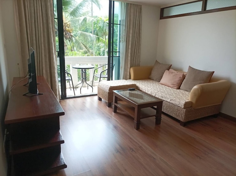 Relaxing With Nature In The Heart Of The City. - Chiang Mai