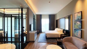 Quarto executivo, 1 cama King, vista para o campo de golfe | Cofres nos quartos, escrivaninha, cortinas blackout