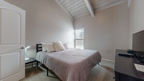 Apartamento em Condomínio Fechado, várias camas, pátio, vista para a montanha (Chamonix #70) | 2 quartos, com decoração personalizada, com mobília individualizada 