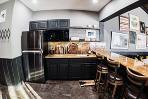 Condo, várias camas, varanda, vista para a montanha (Chamonix #70) | Cozinha privada | Cafeteira/chaleira, chaleira elétrica