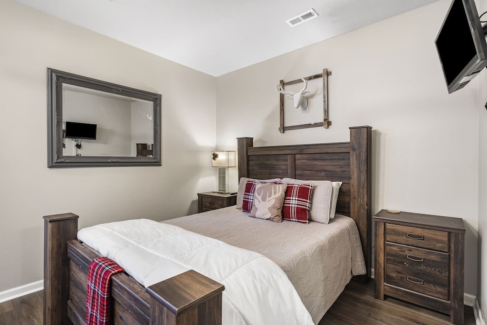 Oak Lane Escape - Branson - Resort Condo On Golf Course W/ Endless Amenities - Kimberling City, MO