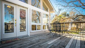 Casa, várias camas, pátio (Cozy Retreat on Lake LBJ) | Varanda