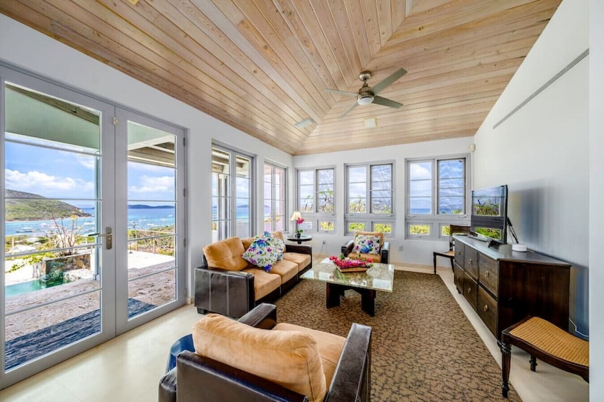 Vessup View · 5br -Walk To The Beach! Close To The Ritz Carlton! - セント・トマス島