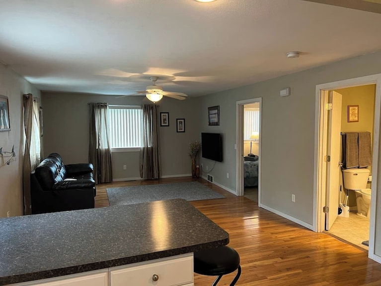 Wonderful Two-bedroom Home With A Full Kitchen - Lake Oahe