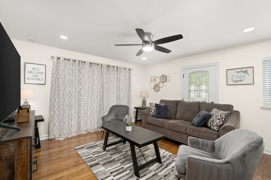 3b/2bth, Upgraded W Everything New, Easya To Us99 - California