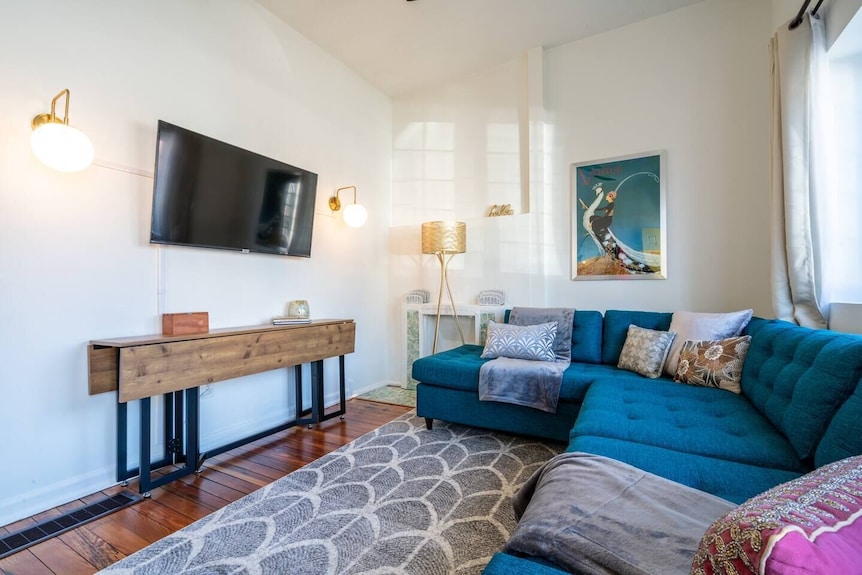 Luxurious Home In Centrally Located Phoenix Hill. Mins To Nulu & Bourbon Trail - KFC Yum! Center