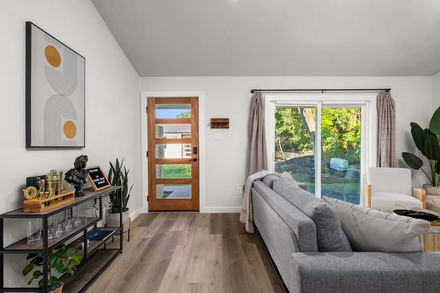 Huge Yard, Putting Green, Hot Tub & King Bed! Walk To Barton Springs/zilker Park - Northwest Hills - Austin