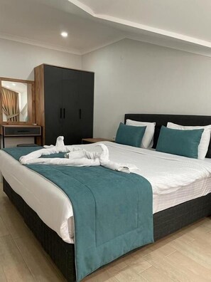 Apartamento Comfort | 2 quartos, edredões de penas, cortinas/cortinados opacos