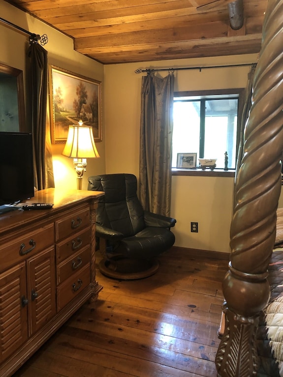 Authentic Log Cabin. Beautiful Authentic Log Cabin - Hendersonville, NC