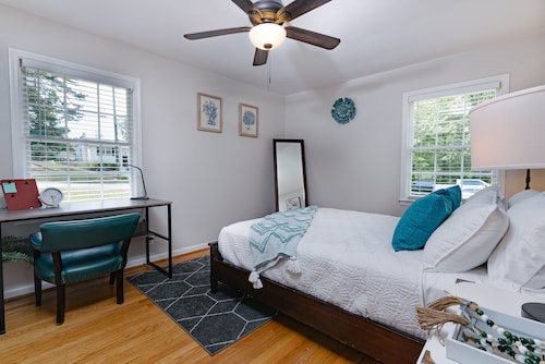Lovely & Cozy Home - Near Marietta Square & Truist Park! - Marietta, GA
