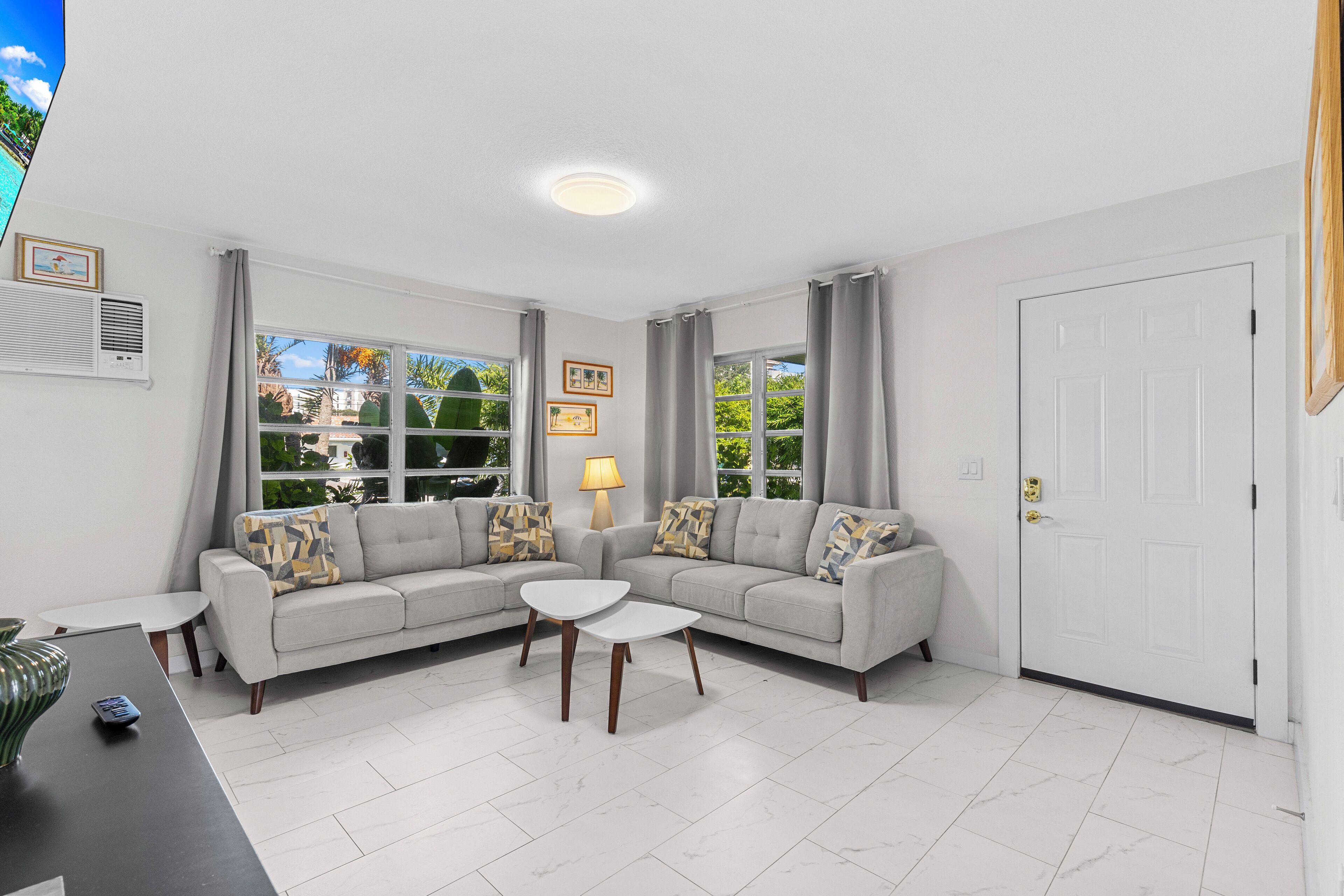 Orange Blossom Cottage Two Minute Walk To Beach - Pinellas County, FL