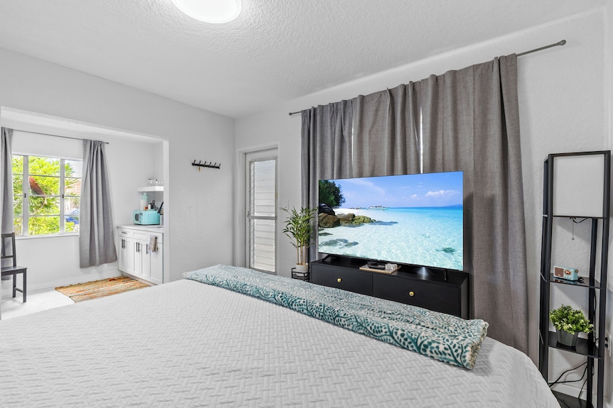 Mango Tango Cottage Heated Pool 2-minute Walk To Beach And Attractions. - Clearwater Beach, FL