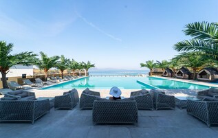 2 piscinas exteriores 