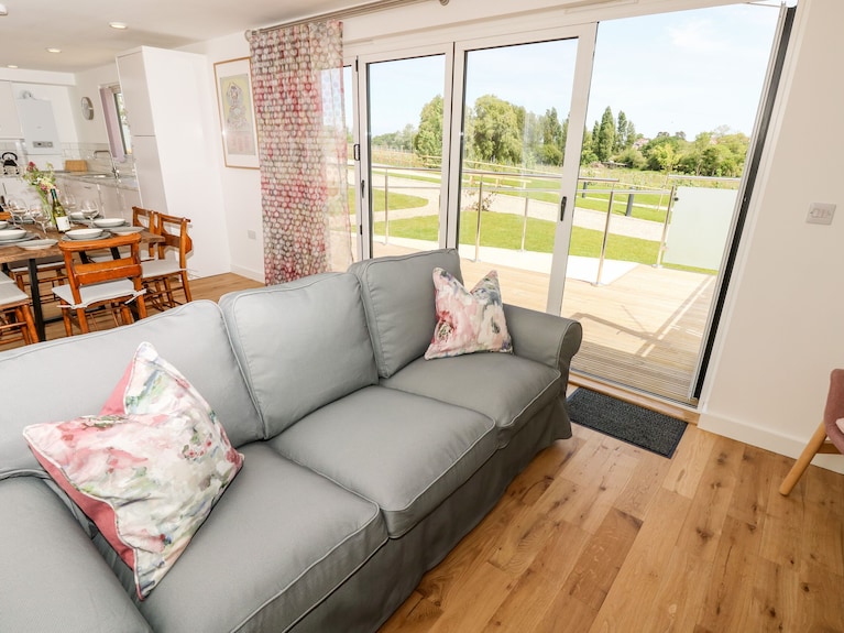 Amarone, Family Friendly, Character Holiday Cottage In Seaview - Isle of Wight