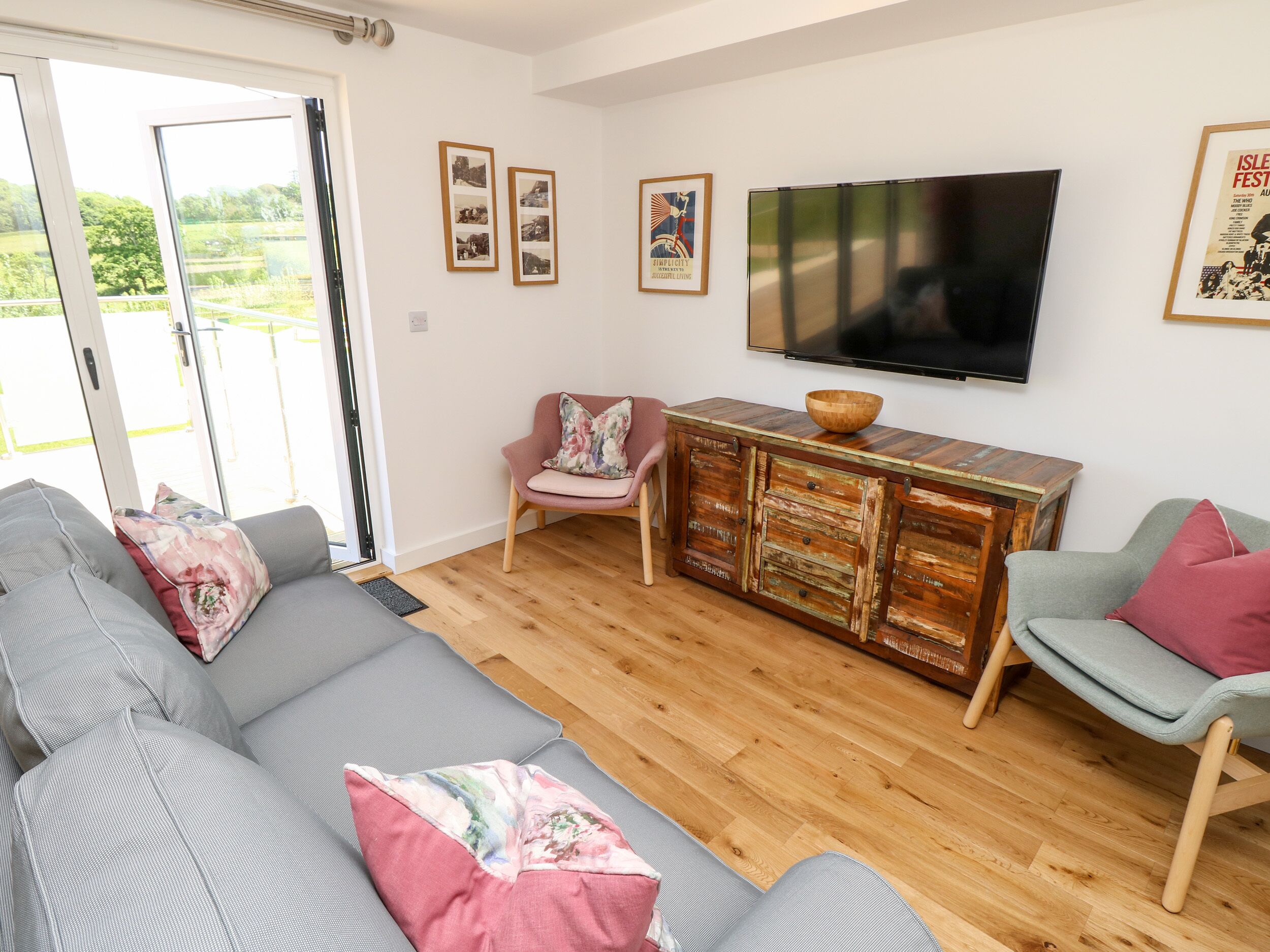 Champagne, Family Friendly, Character Holiday Cottage In Seaview - Bembridge