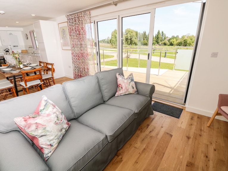 Claret, Family Friendly, Character Holiday Cottage In Seaview - 와이트 섬