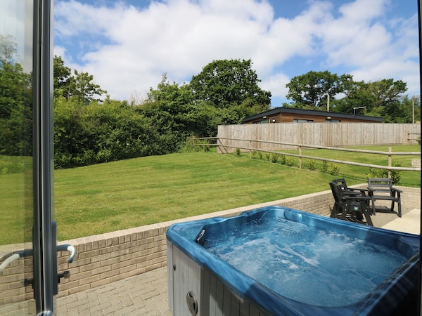 Claret, Family Friendly, Character Holiday Cottage In Seaview - Hampshire