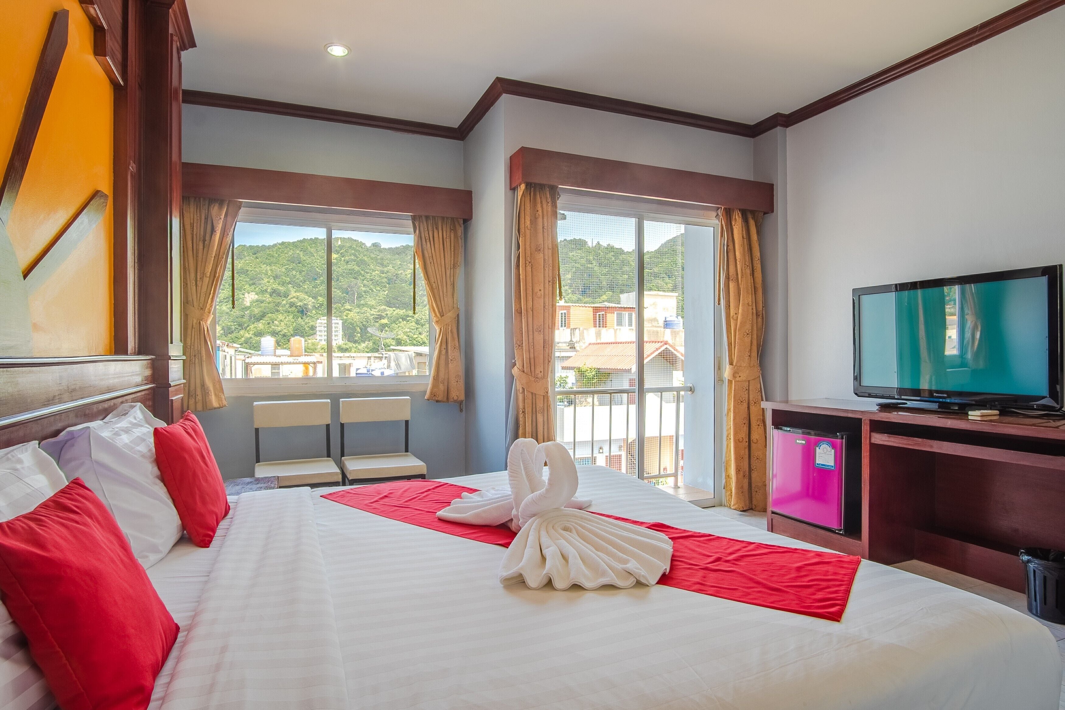 Quarto Duplo Deluxe | Secretária, Wi-fi grátis, roupa de cama fornecida 