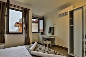 Quarto Duplo Básico | Roupa hipoalergénica, minibar, secretária, Wi-fi grátis 