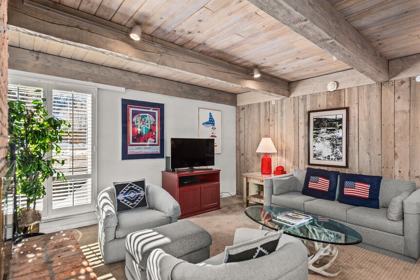 Chateau Eau Claire Unit 1 | Stylish Condo Overlooking The River, Walking Distance To Downtown - Aspen