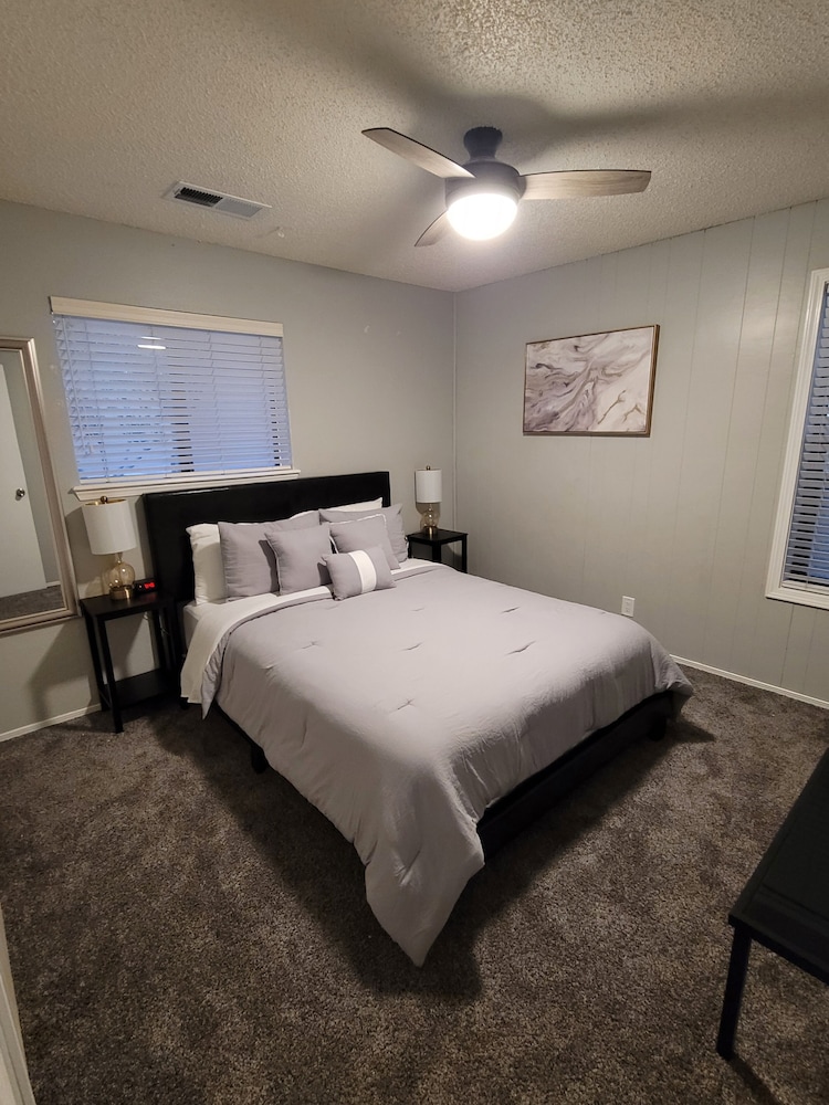 Cozy 3 Bedroom House With Pool Spa And Game Room - Corrales, NM