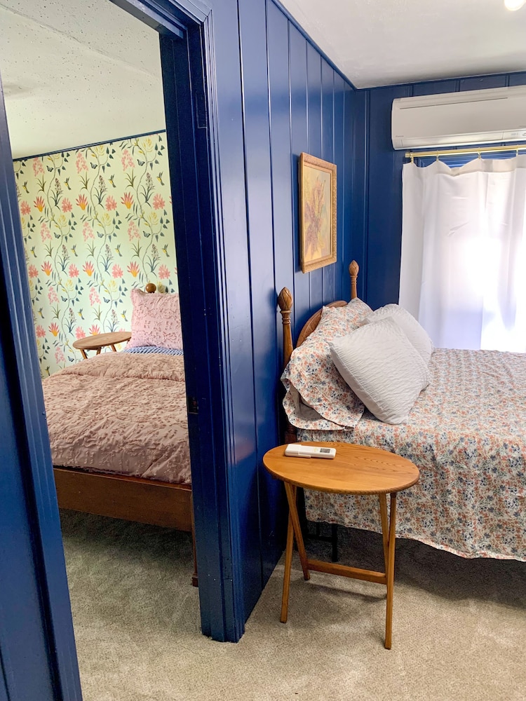 Fully Updated Mid Century Farmhouse - Springfield, OR