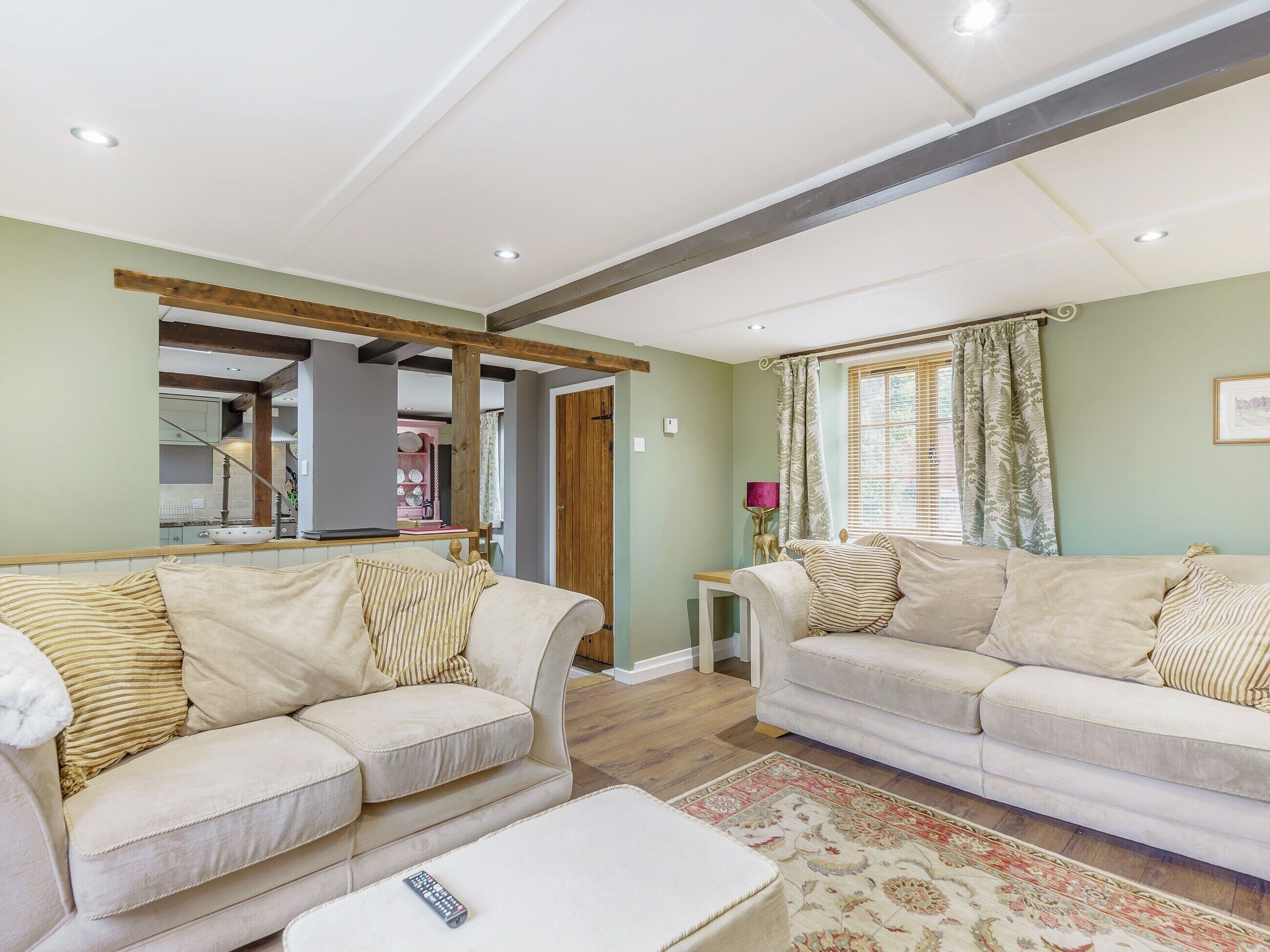 2 Bedroom Accommodation In Ringwood - Hampshire