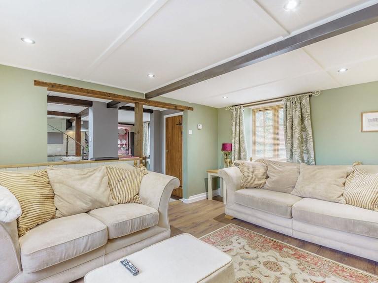 2 Bedroom Accommodation In Ringwood - Hampshire