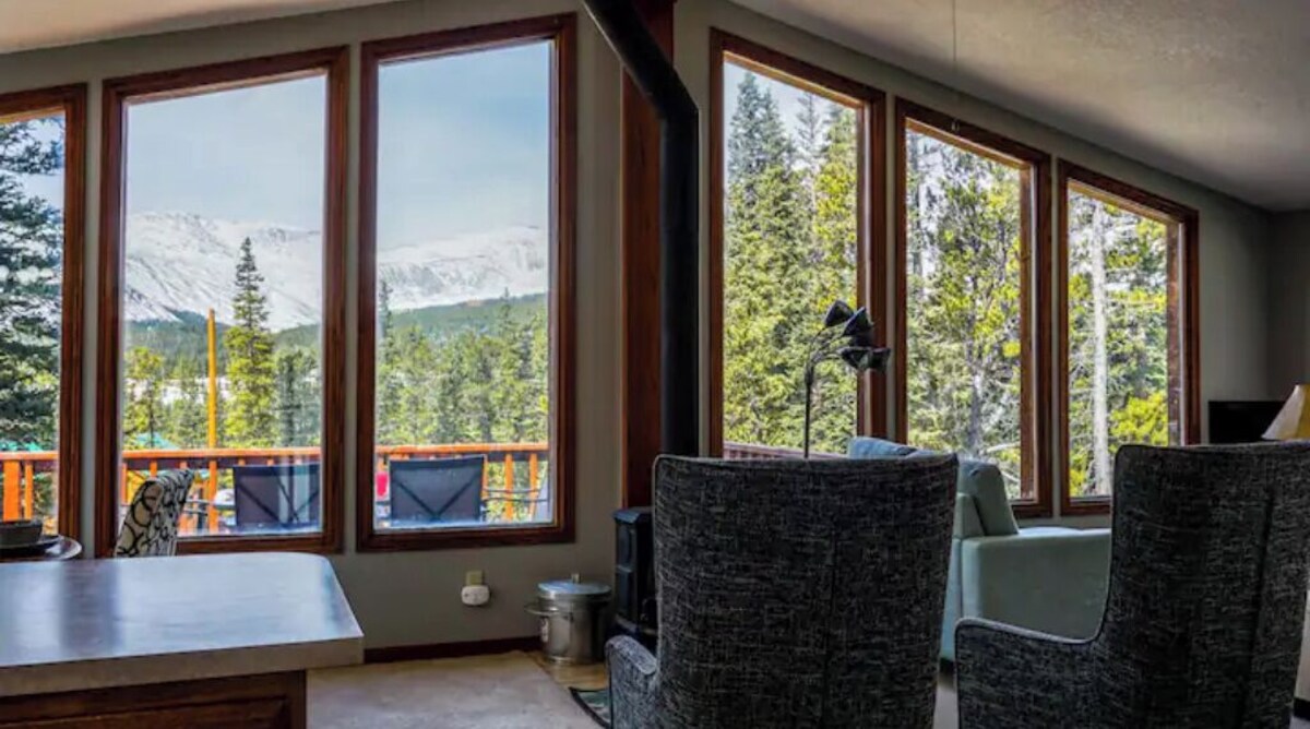 Mountain base camp, 2 bedroom, wood stove amazing views, Middle of ...