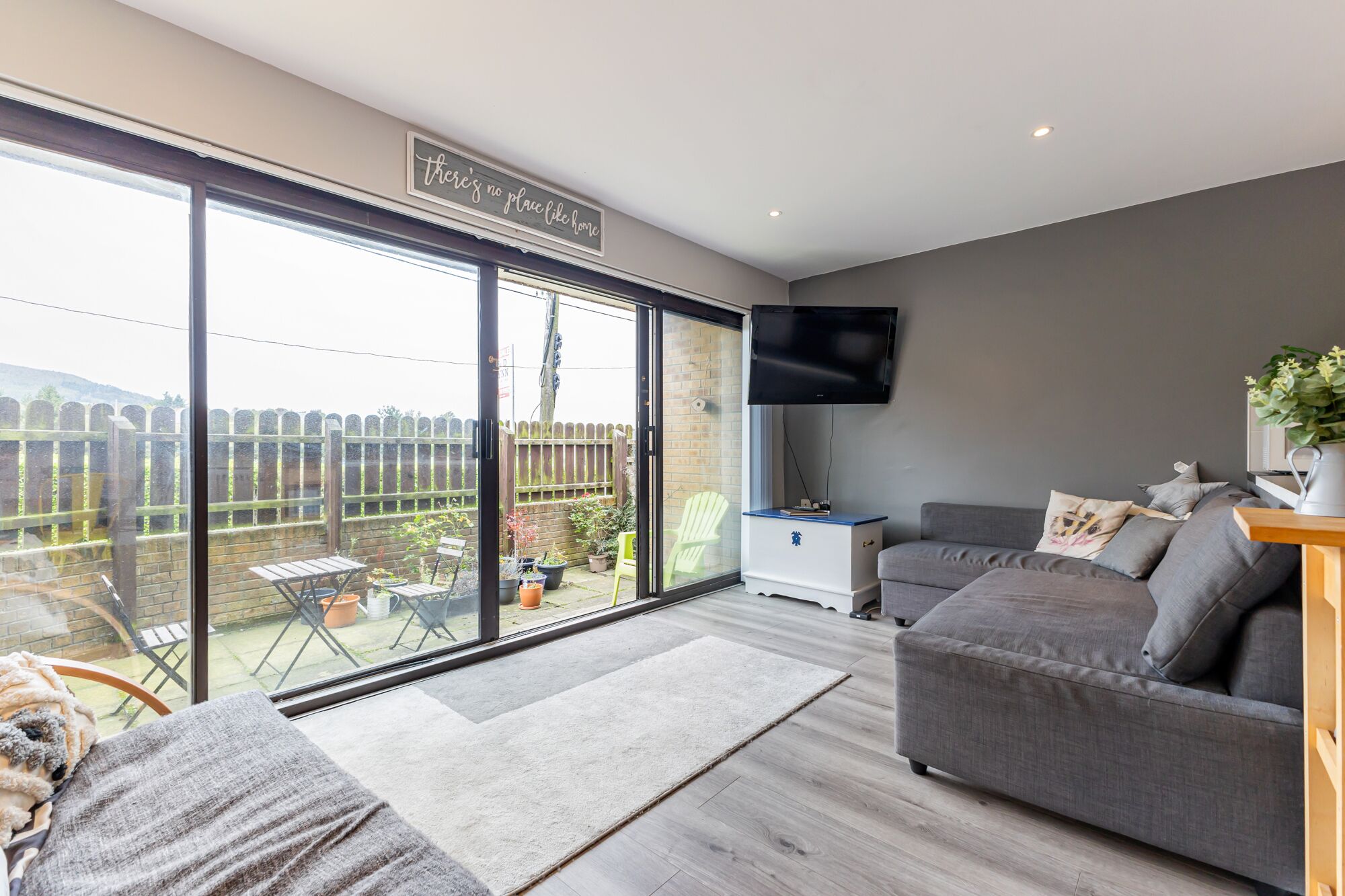 Central Apartment 3b - Newcastle - Annalong