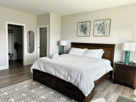 Quarto de Luxo, 1 cama king-size, vista para o lago | Roupa de alta qualidade, secretária, ferro/tábua de engomar