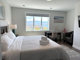 Quarto de Luxo, 1 cama king-size, vista para o lago | Roupa de alta qualidade, secretária, ferro/tábua de engomar