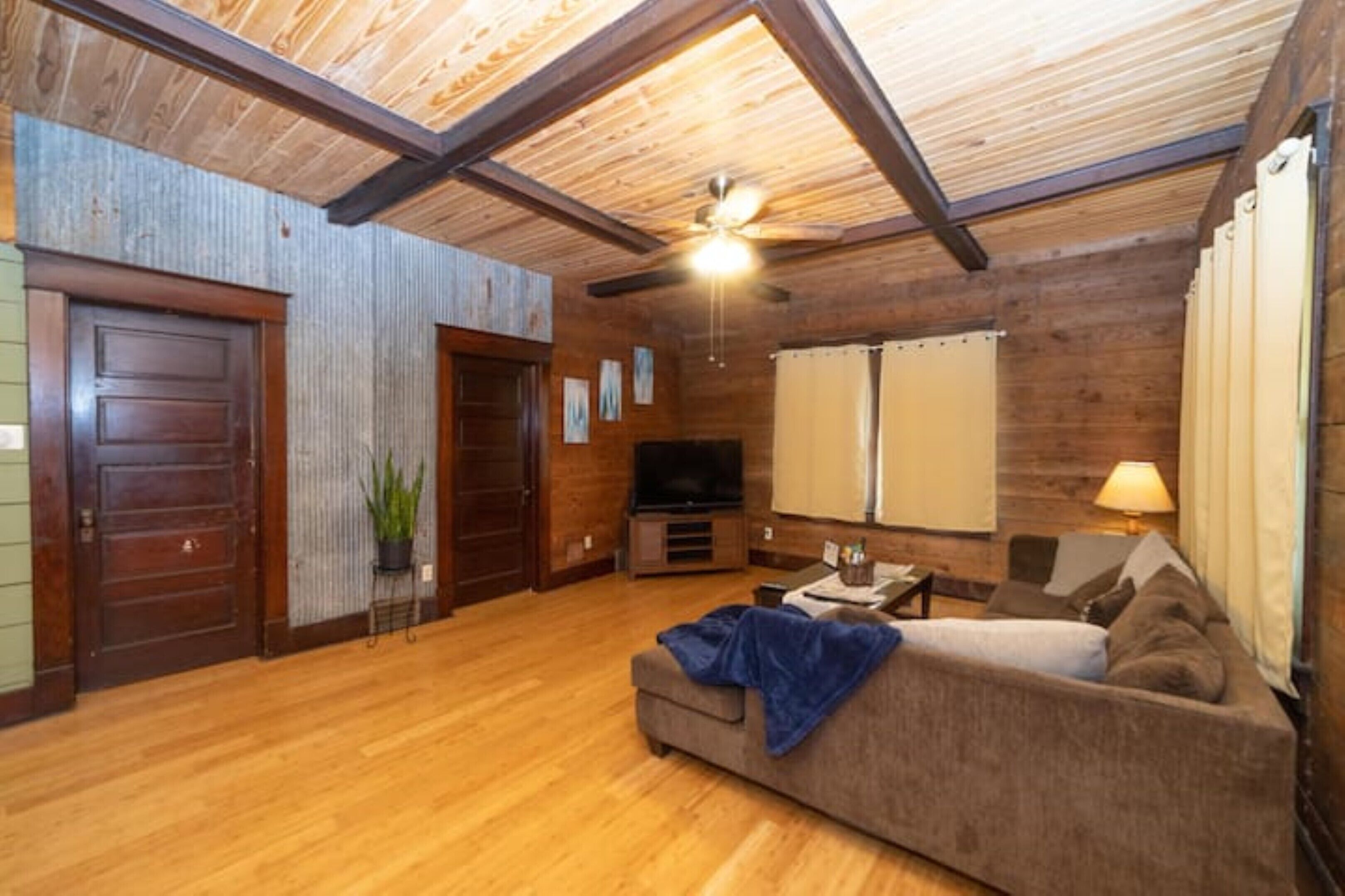 Bright And Cozy 2 Bedroom Cottage W/ Amenities - Harrison, AR