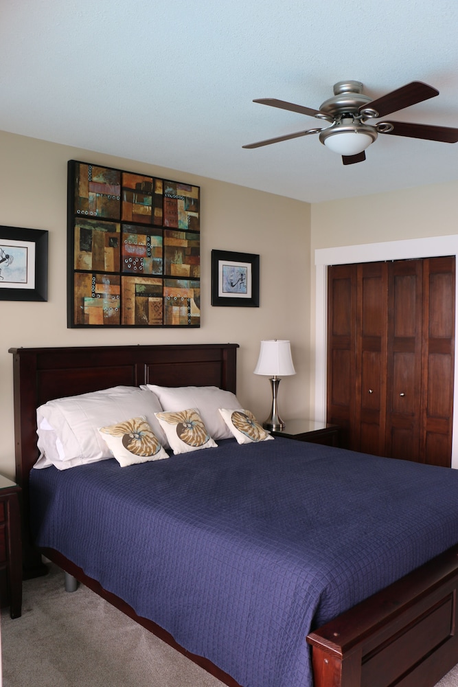 Sunrise Cove Apt At Inn Of The Sea | Seaview, Pool, Hot Tub & More - Ladysmith