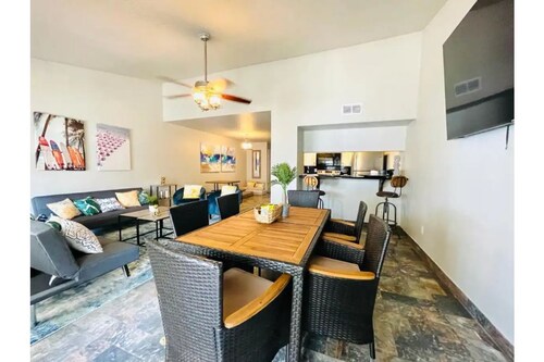 Close To Beach, Private Jacuzzi, Bbq, 70” Tv - South Padre Island