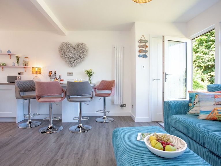 2 Bedroom Accommodation In Dartmouth - Torcross