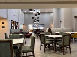 Pequeno-almoço tipo buffet diário incluído 