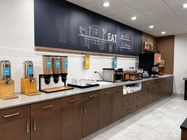 Pequeno-almoço tipo buffet diário incluído 