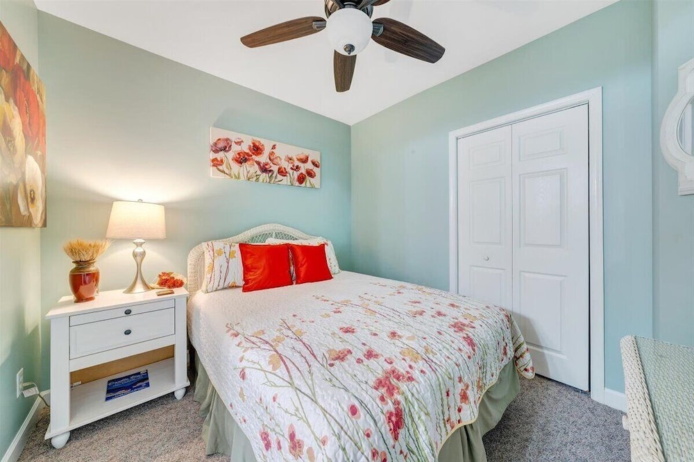 #132 Pointe - 3 Bedroom Lakefront Condo At Mariners Sml - Smith Mountain Lake, VA