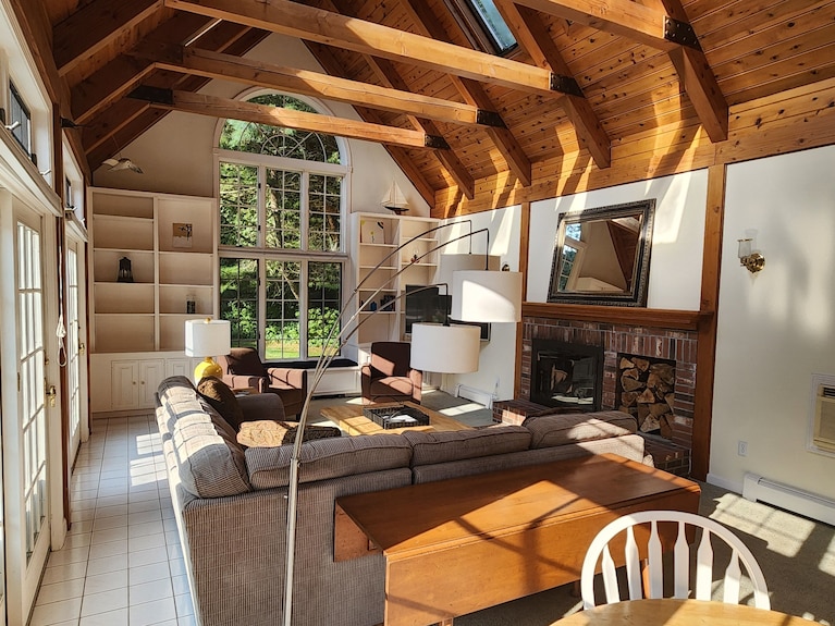 Relaxing Private Poolside Retreat 5 Minutes From The Beach! - Rhode Island