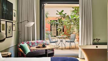 Quarto, 1 cama King, para não fumantes, vista para o pátio (Patio) | Roupas de cama de algodão egípcio, roupas de cama premium