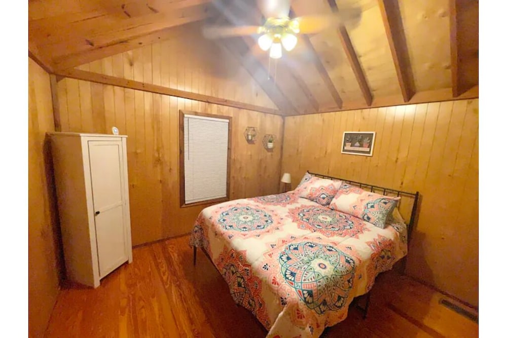The Oak Oasis - Gorgeous Views And A Hot Tub - West Virginia