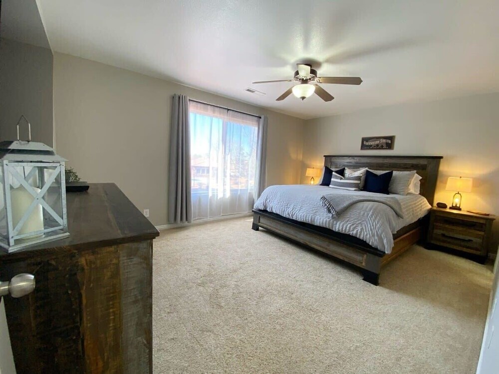 Family Friendly Townhome In Kanab, Utah With Pool & Hot Tub! Located Near Zion N - Kanab, UT