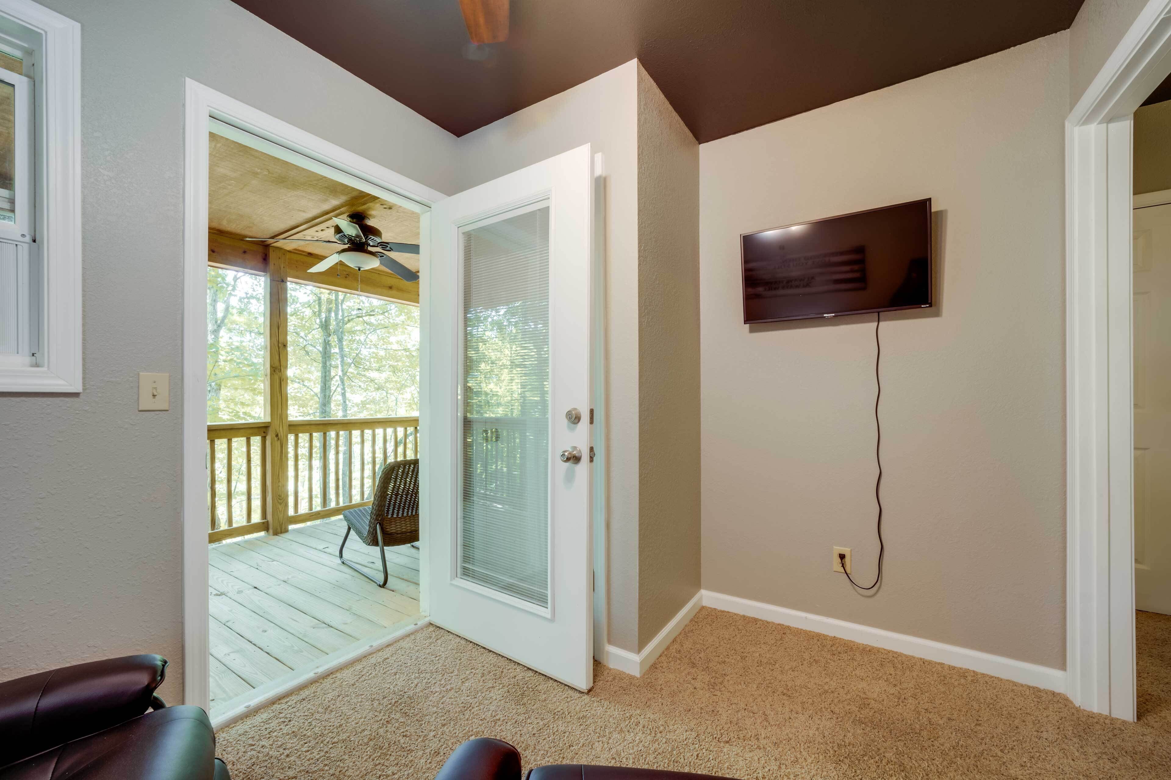 Private Hot Tub, Yard: Pet-friendly Whittier Cabin - Cherokee, NC