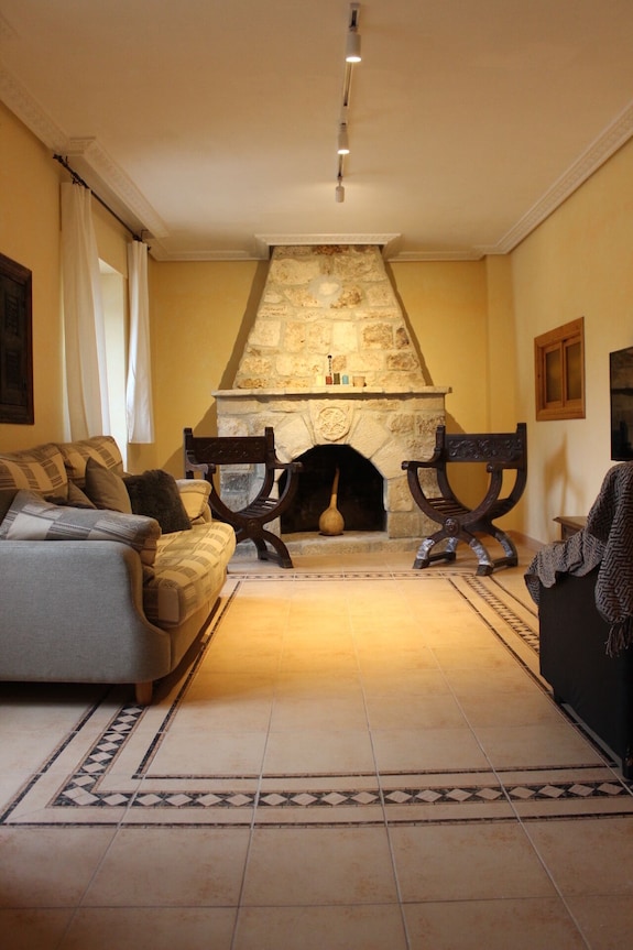 Lugar Histórico Con Encanto En La Ciudad Medieval De Frías - Frías, España