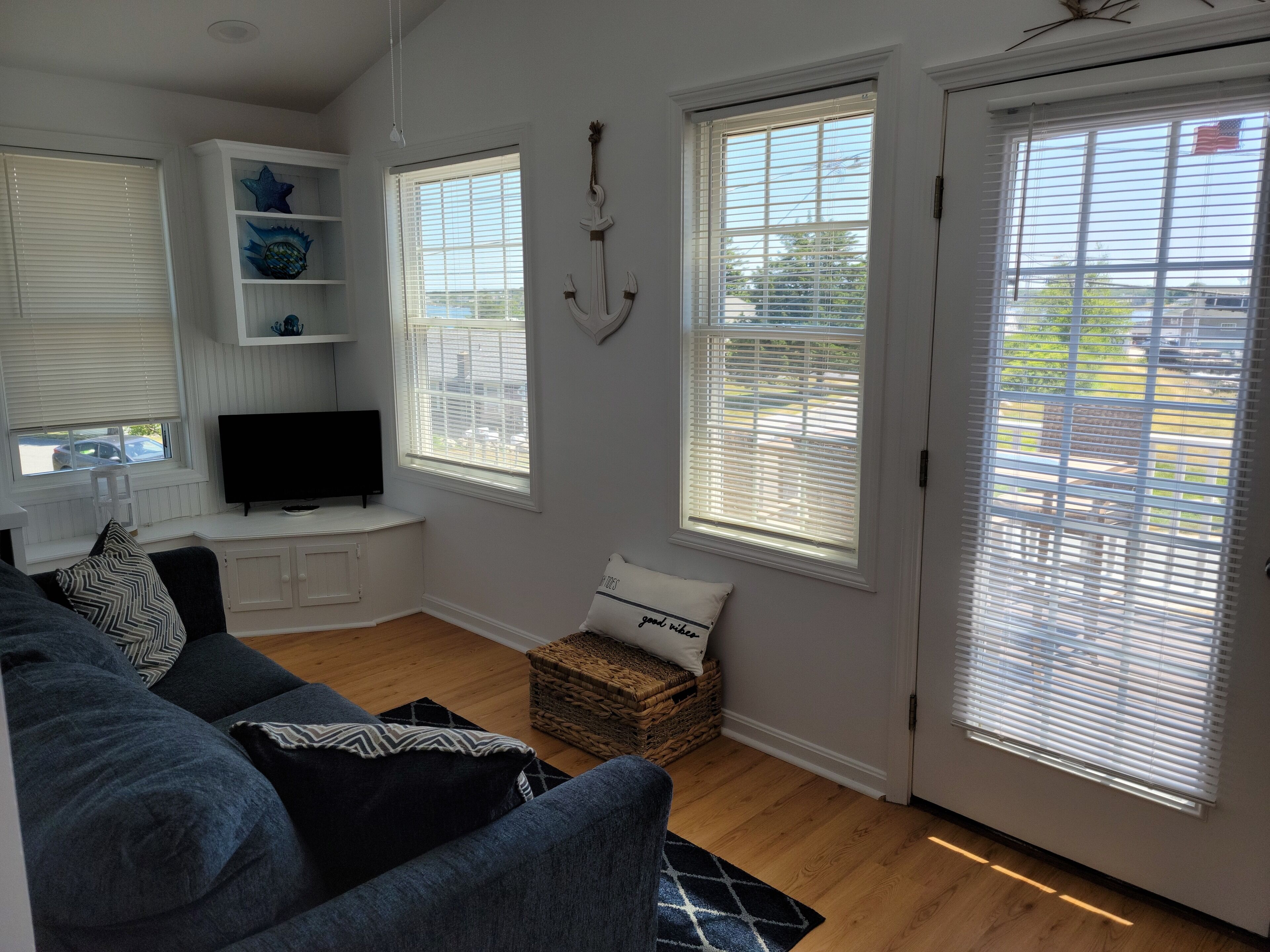 Water View " The Pipers Nest " - Minutes To The Beach, Located In Snug Harbour ! - Rhode Island