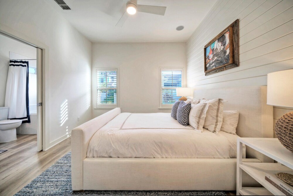 Clamshell Cottage-playscape, Pool, Fast Wifi - Port Aransas, TX