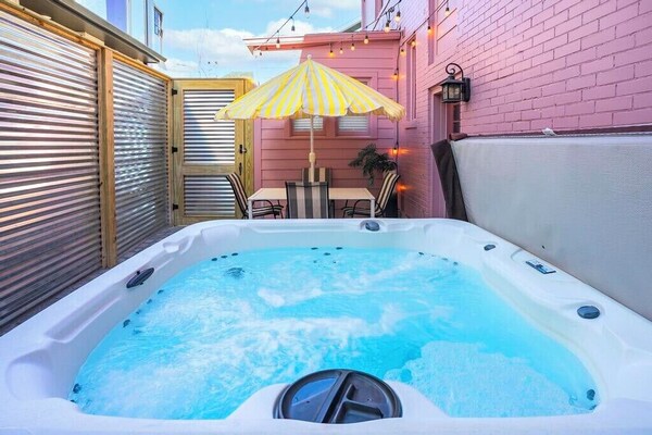 Winter Sale! Pink House Hottub Walk To Food - Nashville, TN